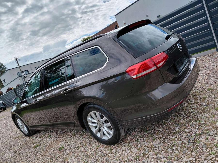 Brown Volkswagen Passat 2017 in Vilkaviskis, with an engine capacity of 1.97 L and mileage of 185 thousand km for 10600 €, photo 8 on AUTOMOTO.COM.LV