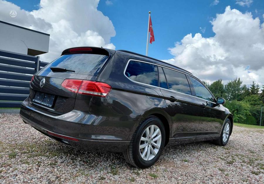 Brown Volkswagen Passat 2017 in Vilkaviskis, with an engine capacity of 1.97 L and mileage of 185 thousand km for 10600 €, photo 12 on AUTOMOTO.COM.LV