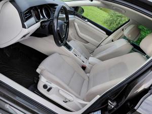 Brown Volkswagen Passat 2017 in Vilkaviskis, with an engine capacity of 1.97 L and mileage of 185 thousand km for 10600 €, photo 19 on AUTOMOTO.COM.LV