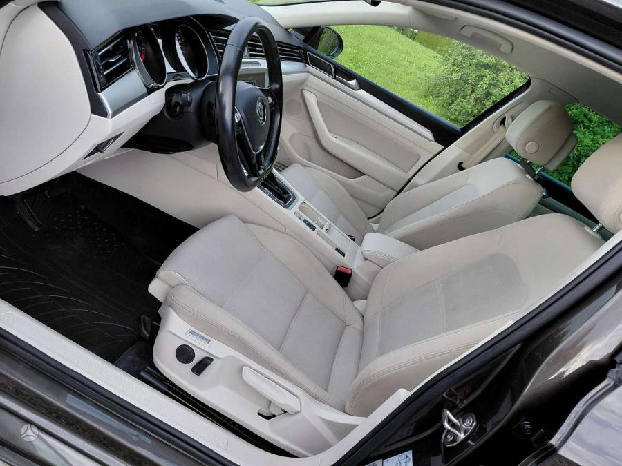 Brown Volkswagen Passat 2017 in Vilkaviskis, with an engine capacity of 1.97 L and mileage of 185 thousand km for 10600 €, photo 19 on AUTOMOTO.COM.LV