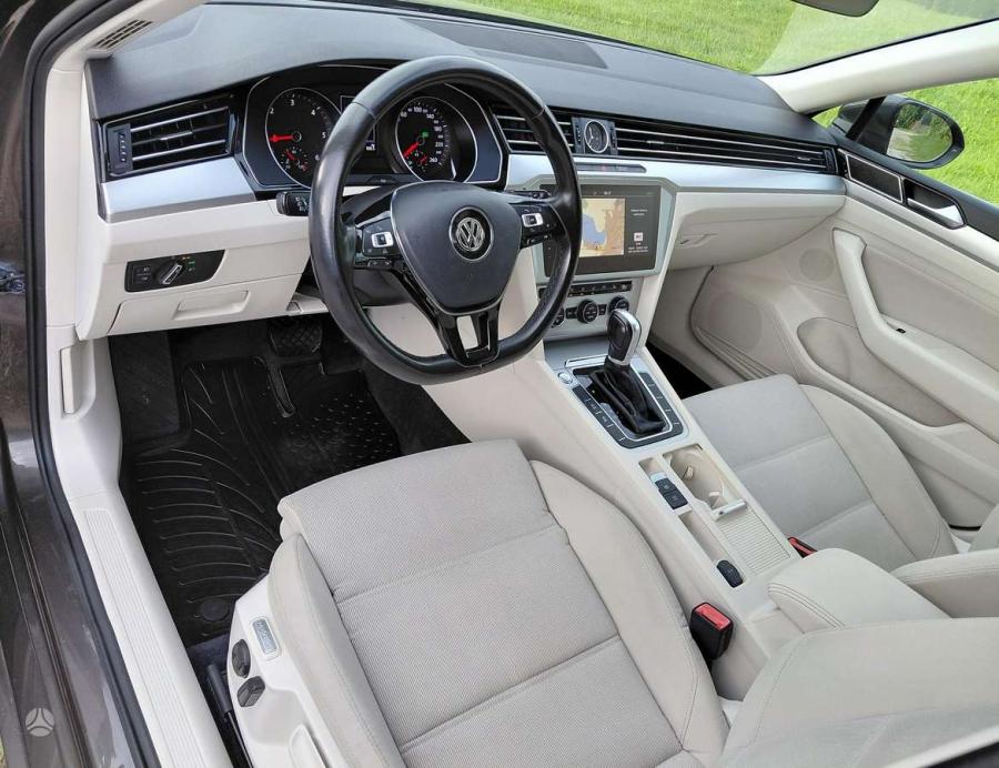 Brown Volkswagen Passat 2017 in Vilkaviskis, with an engine capacity of 1.97 L and mileage of 185 thousand km for 10600 €, photo 20 on AUTOMOTO.COM.LV