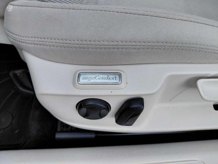 Brown Volkswagen Passat 2017 in Vilkaviskis, with an engine capacity of 1.97 L and mileage of 185 thousand km for 10600 €, photo 23 on AUTOMOTO.COM.LV