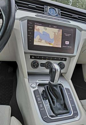 Brown Volkswagen Passat 2017 in Vilkaviskis, with an engine capacity of 1.97 L and mileage of 185 thousand km for 10600 €, photo 31 on AUTOMOTO.COM.LV