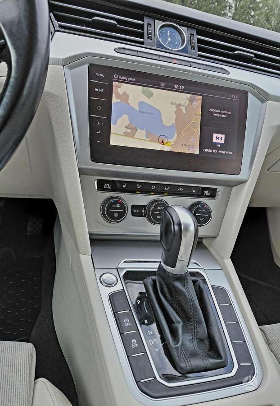 Brown Volkswagen Passat 2017 in Vilkaviskis, with an engine capacity of 1.97 L and mileage of 185 thousand km for 10600 €, photo 31 on AUTOMOTO.COM.LV