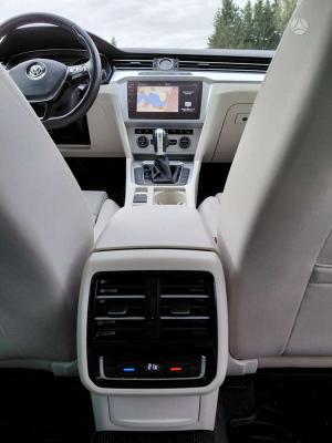 Brown Volkswagen Passat 2017 in Vilkaviskis, with an engine capacity of 1.97 L and mileage of 185 thousand km for 10600 €, photo 34 on AUTOMOTO.COM.LV