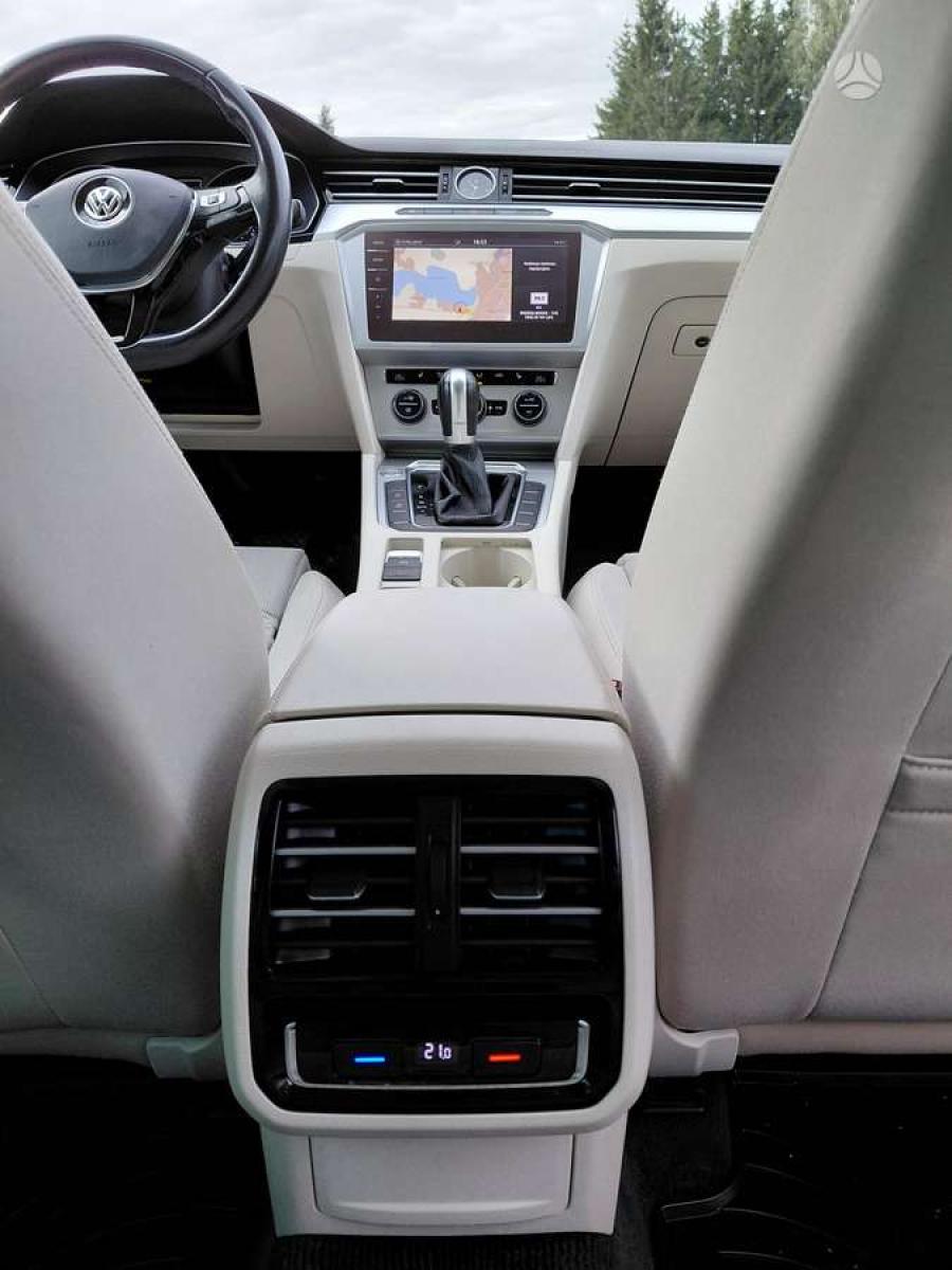 Brown Volkswagen Passat 2017 in Vilkaviskis, with an engine capacity of 1.97 L and mileage of 185 thousand km for 10600 €, photo 34 on AUTOMOTO.COM.LV