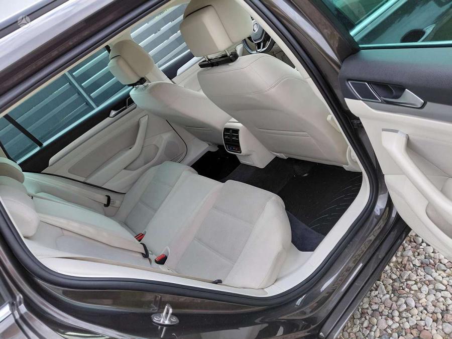 Brown Volkswagen Passat 2017 in Vilkaviskis, with an engine capacity of 1.97 L and mileage of 185 thousand km for 10600 €, photo 36 on AUTOMOTO.COM.LV