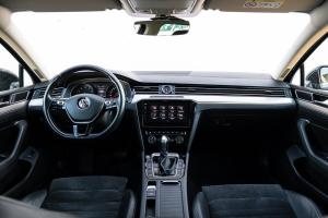 Brown Volkswagen Passat 2018 in Riga, with an engine capacity of 1.80 L and mileage of 244 thousand km for 10500 €, photo 10 on AUTOMOTO.COM.LV