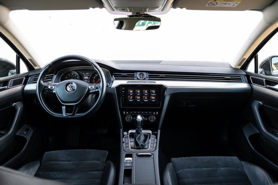 Brown Volkswagen Passat 2018 in Riga, with an engine capacity of 1.80 L and mileage of 244 thousand km for 10500 €, photo 10 on AUTOMOTO.COM.LV
