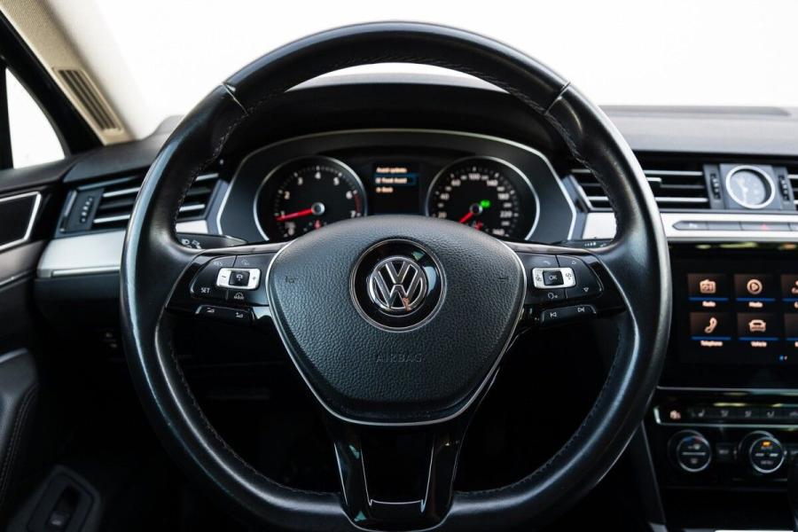 Brown Volkswagen Passat 2018 in Riga, with an engine capacity of 1.80 L and mileage of 244 thousand km for 10500 €, photo 14 on AUTOMOTO.COM.LV