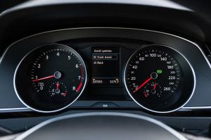 Brown Volkswagen Passat 2018 in Riga, with an engine capacity of 1.80 L and mileage of 244 thousand km for 10500 €, photo 15 on AUTOMOTO.COM.LV