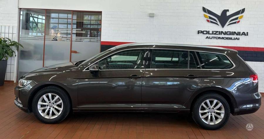 Brown Volkswagen Passat 2018 in Kaunas, with an engine capacity of 1.40 L and mileage of 66 thousand km for 12900 €, photo 4 on AUTOMOTO.COM.LV