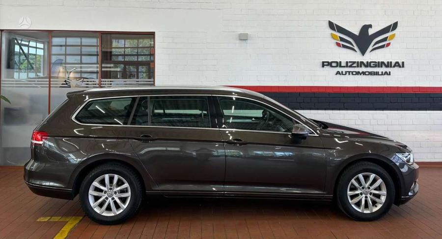 Brown Volkswagen Passat 2018 in Kaunas, with an engine capacity of 1.40 L and mileage of 66 thousand km for 12900 €, photo 5 on AUTOMOTO.COM.LV