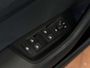Brown Volkswagen Passat 2018 in Kaunas, with an engine capacity of 1.40 L and mileage of 66 thousand km for 12900 €, photo 10 on AUTOMOTO.COM.LV