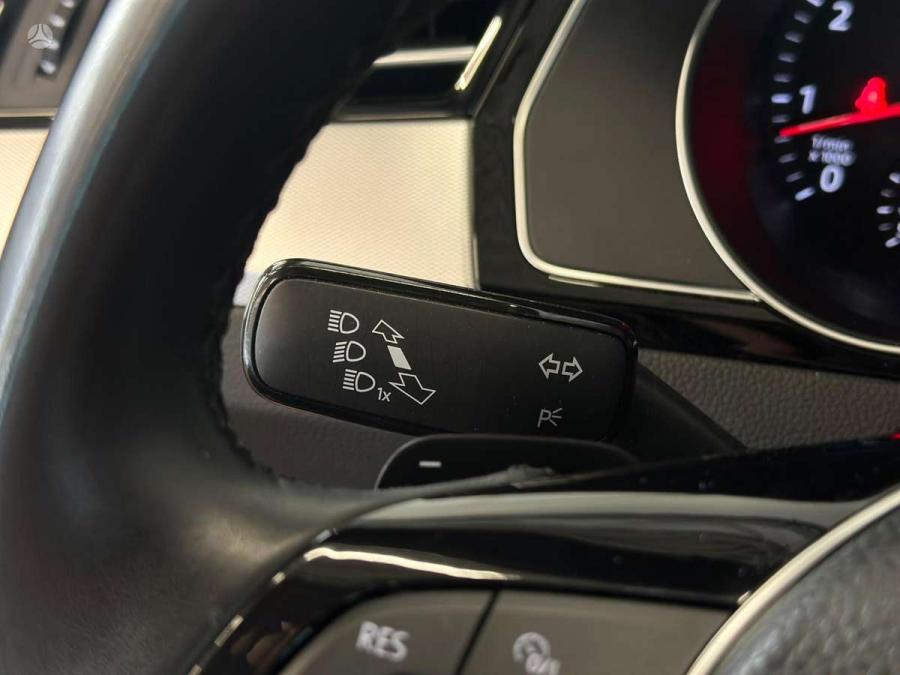 Brown Volkswagen Passat 2018 in Kaunas, with an engine capacity of 1.40 L and mileage of 66 thousand km for 12900 €, photo 12 on AUTOMOTO.COM.LV