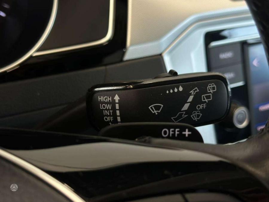 Brown Volkswagen Passat 2018 in Kaunas, with an engine capacity of 1.40 L and mileage of 66 thousand km for 12900 €, photo 13 on AUTOMOTO.COM.LV