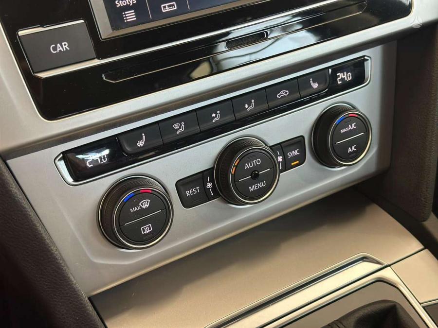 Brown Volkswagen Passat 2018 in Kaunas, with an engine capacity of 1.40 L and mileage of 66 thousand km for 12900 €, photo 19 on AUTOMOTO.COM.LV
