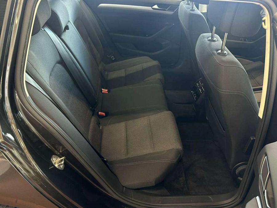 Brown Volkswagen Passat 2018 in Kaunas, with an engine capacity of 1.40 L and mileage of 66 thousand km for 12900 €, photo 26 on AUTOMOTO.COM.LV