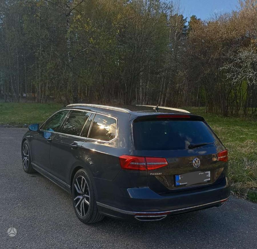 Brown Volkswagen Passat 2018 in Vilnius, with an engine capacity of 1.97 L and mileage of 190 thousand km for 15000 €, photo 5 on AUTOMOTO.COM.LV