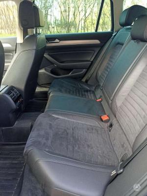Brown Volkswagen Passat 2018 in Vilnius, with an engine capacity of 1.97 L and mileage of 190 thousand km for 15000 €, photo 15 on AUTOMOTO.COM.LV