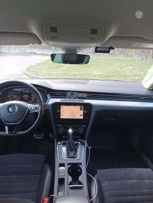 Brown Volkswagen Passat 2018 in Vilnius, with an engine capacity of 1.97 L and mileage of 190 thousand km for 15000 €, photo 16 on AUTOMOTO.COM.LV