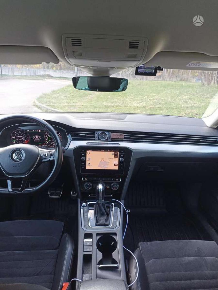 Brown Volkswagen Passat 2018 in Vilnius, with an engine capacity of 1.97 L and mileage of 190 thousand km for 15000 €, photo 16 on AUTOMOTO.COM.LV