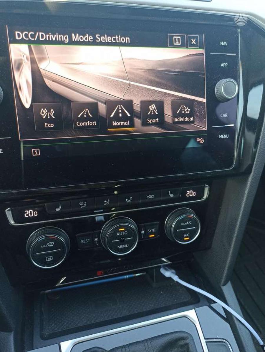 Brown Volkswagen Passat 2018 in Vilnius, with an engine capacity of 1.97 L and mileage of 190 thousand km for 15000 €, photo 23 on AUTOMOTO.COM.LV