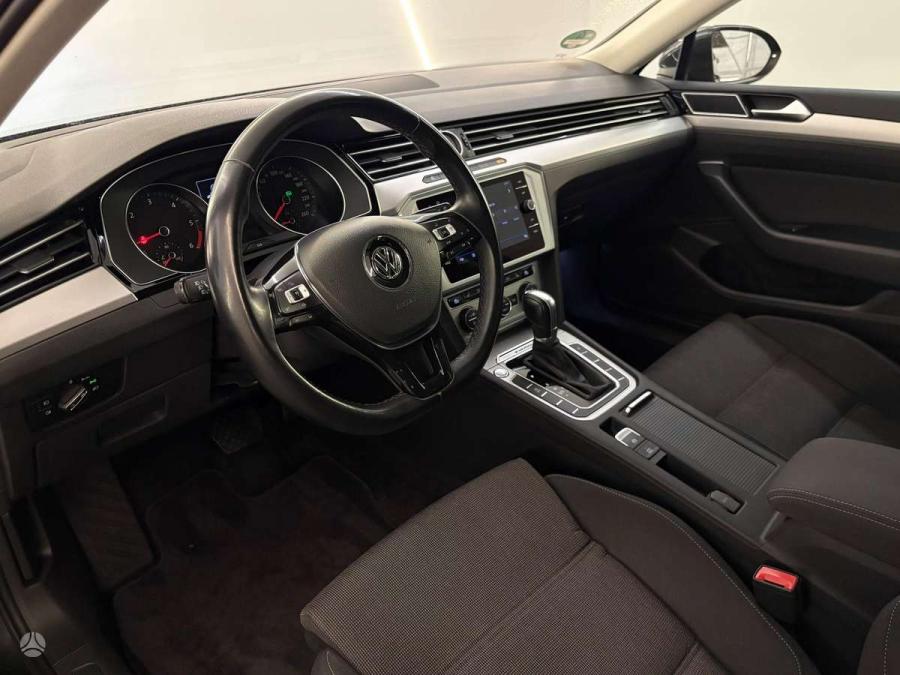 Brown Volkswagen Passat 2019 in Marijampole, with an engine capacity of 1.97 L and mileage of 195 thousand km for 13650 €, photo 3 on AUTOMOTO.COM.LV