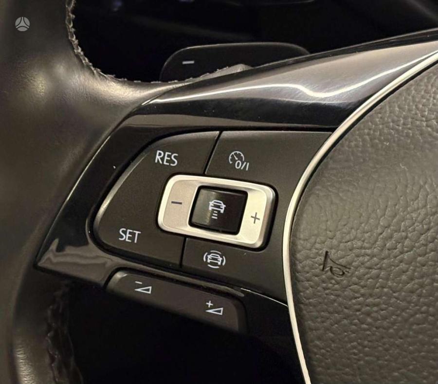 Brown Volkswagen Passat 2019 in Marijampole, with an engine capacity of 1.97 L and mileage of 195 thousand km for 13650 €, photo 6 on AUTOMOTO.COM.LV