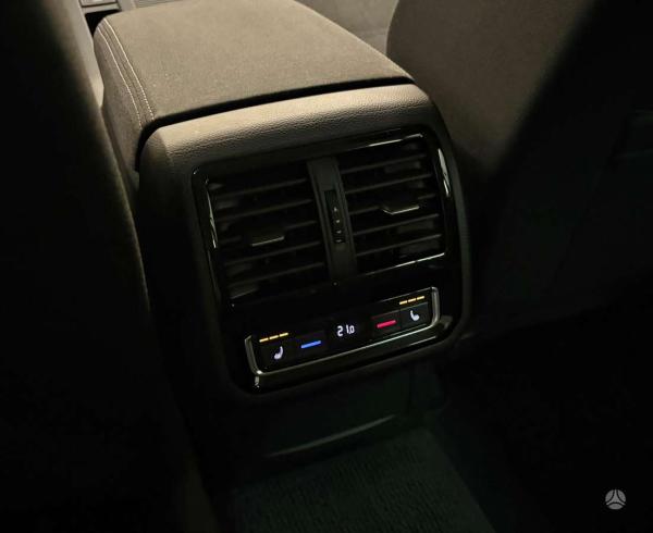 Brown Volkswagen Passat 2019 in Marijampole, with an engine capacity of 1.97 L and mileage of 195 thousand km for 13650 €, photo 6 on AUTOMOTO.COM.LV