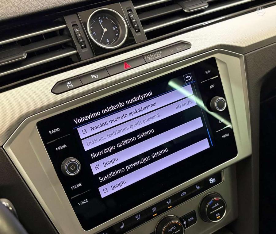 Brown Volkswagen Passat 2019 in Marijampole, with an engine capacity of 1.97 L and mileage of 195 thousand km for 13650 €, photo 13 on AUTOMOTO.COM.LV