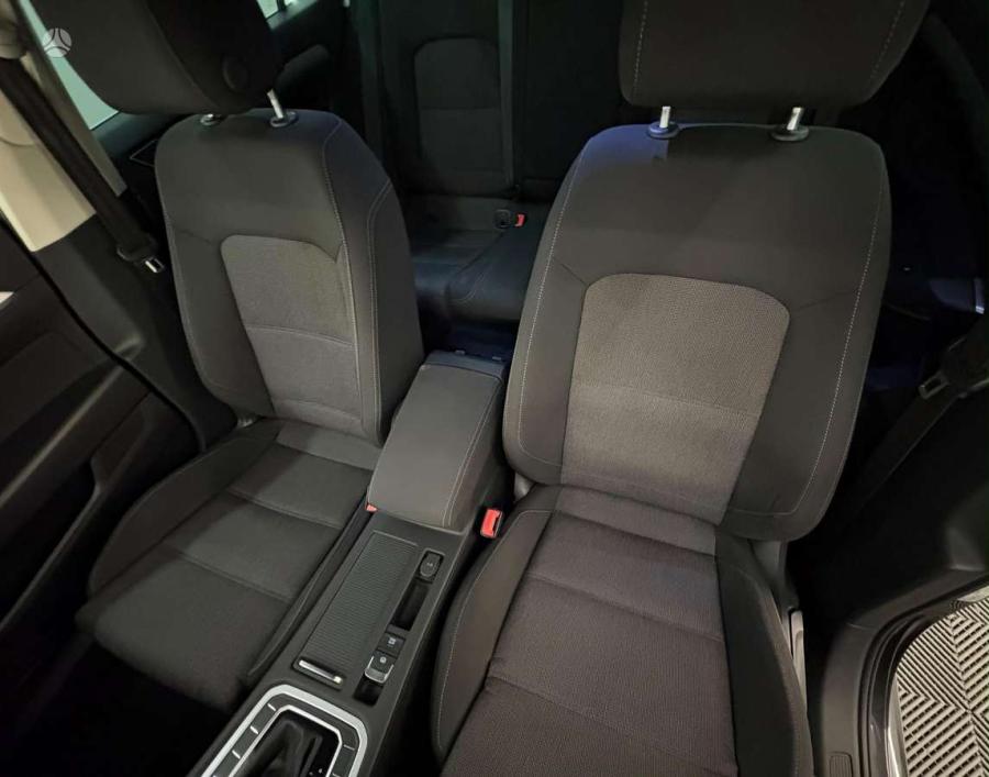 Brown Volkswagen Passat 2019 in Marijampole, with an engine capacity of 1.97 L and mileage of 195 thousand km for 13650 €, photo 15 on AUTOMOTO.COM.LV