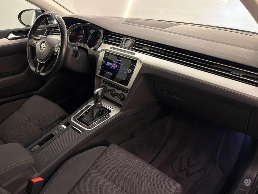 Brown Volkswagen Passat 2019 in Marijampole, with an engine capacity of 1.97 L and mileage of 195 thousand km for 13650 €, photo 26 on AUTOMOTO.COM.LV