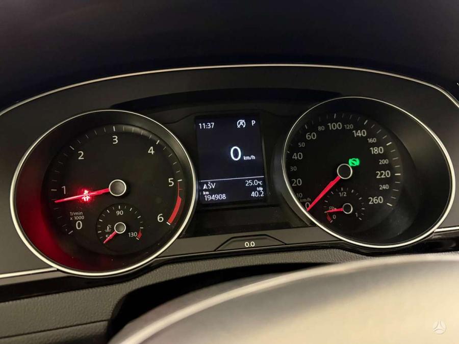 Brown Volkswagen Passat 2019 in Marijampole, with an engine capacity of 1.97 L and mileage of 195 thousand km for 13650 €, photo 28 on AUTOMOTO.COM.LV