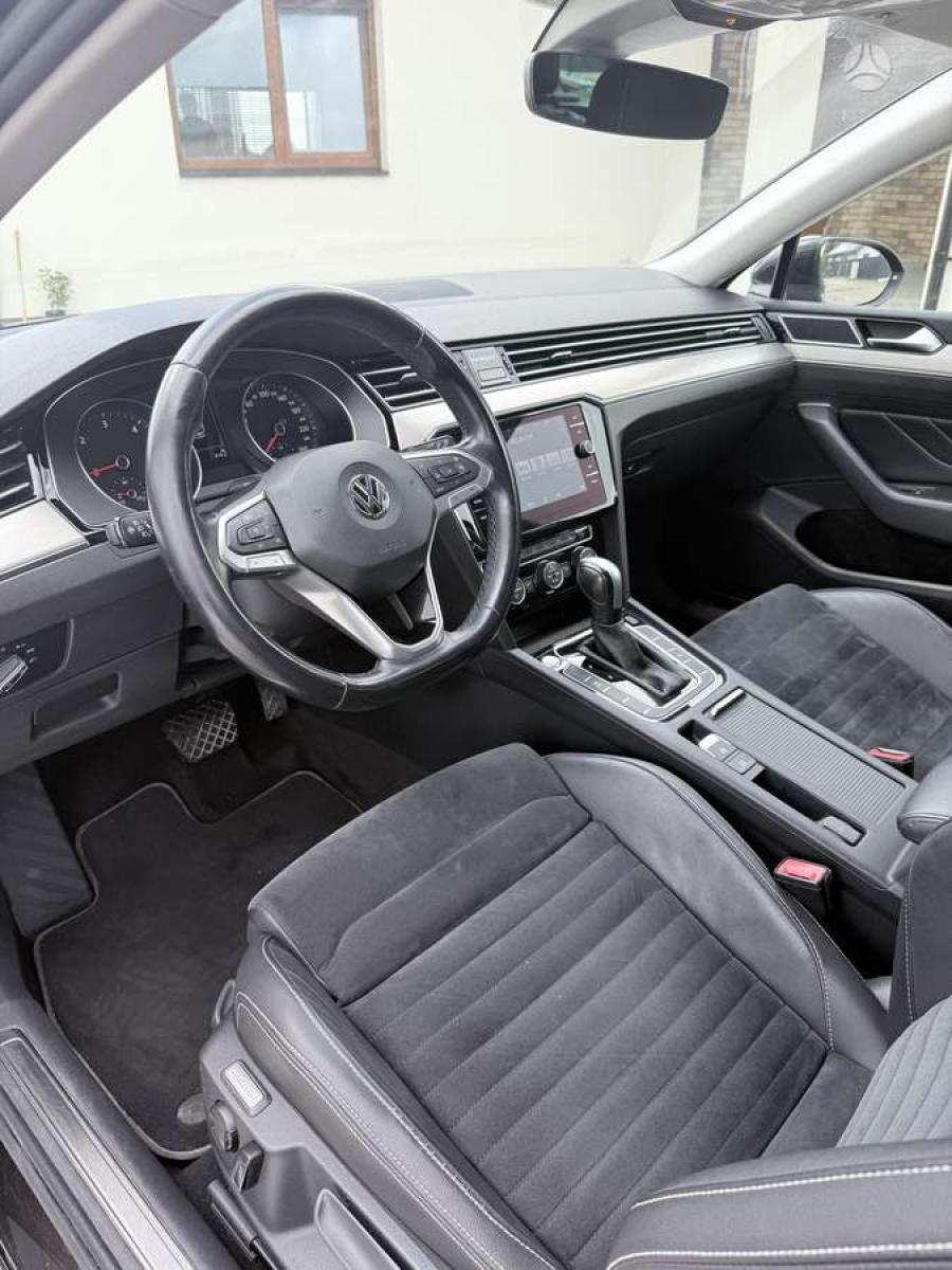Brown Volkswagen Passat 2019 in Kretinga, with an engine capacity of 2.00 L and mileage of 181 thousand km for 16900 €, photo 8 on AUTOMOTO.COM.LV