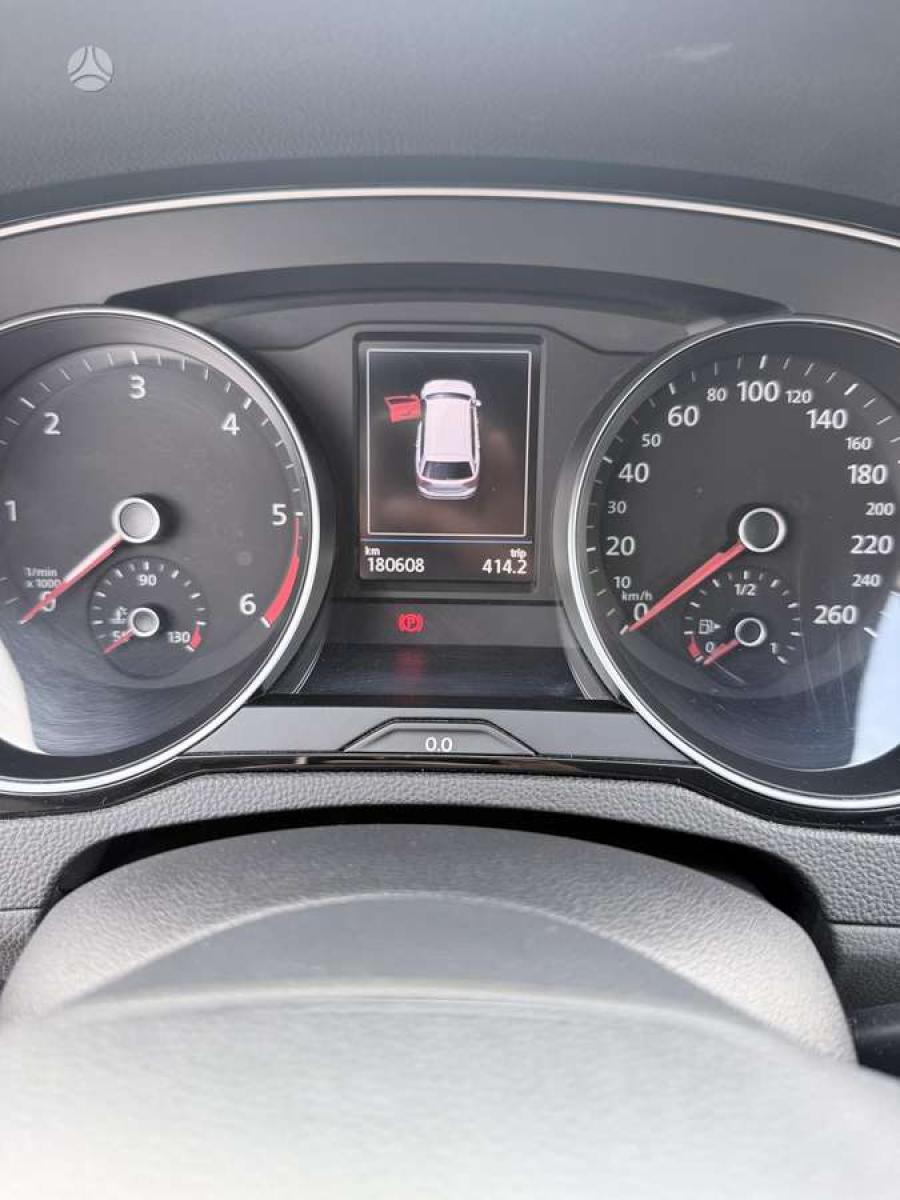 Brown Volkswagen Passat 2019 in Kretinga, with an engine capacity of 2.00 L and mileage of 181 thousand km for 16900 €, photo 10 on AUTOMOTO.COM.LV