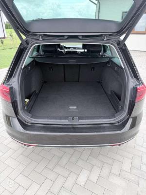 Brown Volkswagen Passat 2019 in Kretinga, with an engine capacity of 2.00 L and mileage of 181 thousand km for 16900 €, photo 17 on AUTOMOTO.COM.LV