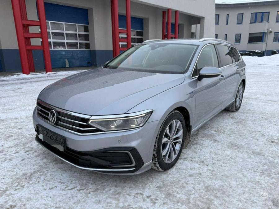 Brown Volkswagen Passat 2020 in Kaunas, with an engine capacity of 1.40 L and mileage of 120 thousand km for 21000 €, photo 2 on AUTOMOTO.COM.LV