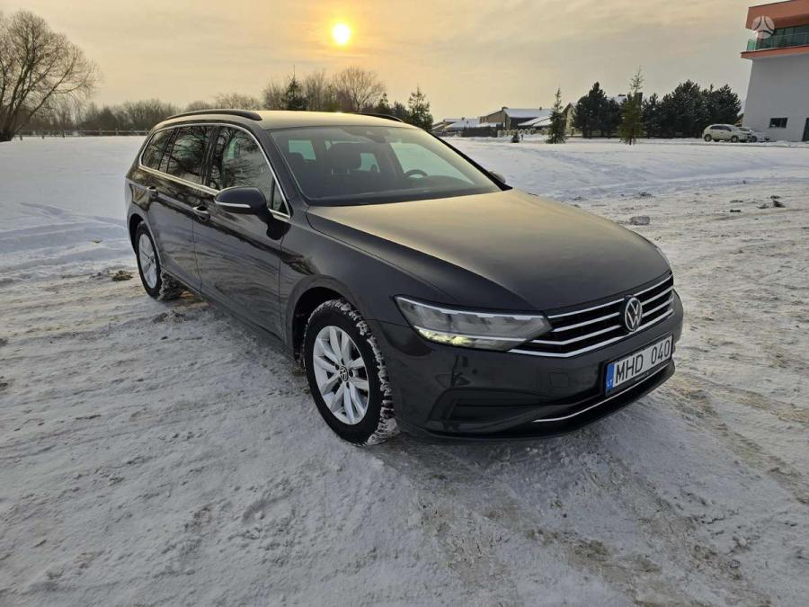 Brown Volkswagen Passat 2022 in Panevezys, with an engine capacity of 1.50 L and mileage of 114 thousand km for 18500 €, photo 2 on AUTOMOTO.COM.LV