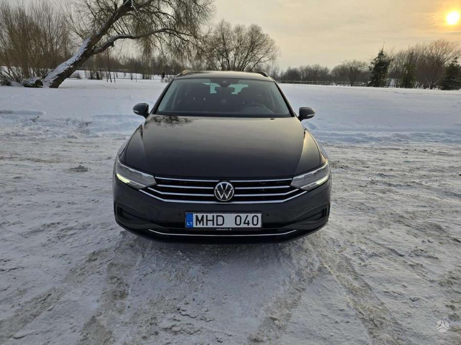 Brown Volkswagen Passat 2022 in Panevezys, with an engine capacity of 1.50 L and mileage of 114 thousand km for 18500 €, photo 7 on AUTOMOTO.COM.LV