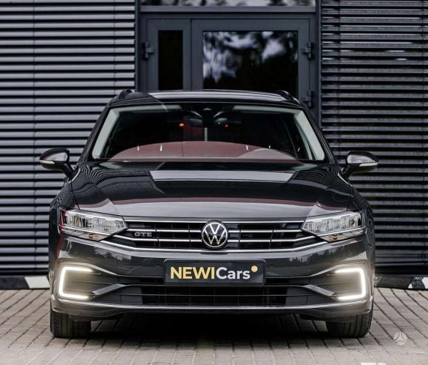 Brown Volkswagen Passat 2022 in Plunge, with an engine capacity of 1.40 L and mileage of 102 thousand km for 19200 €, photo 8 on AUTOMOTO.COM.LV