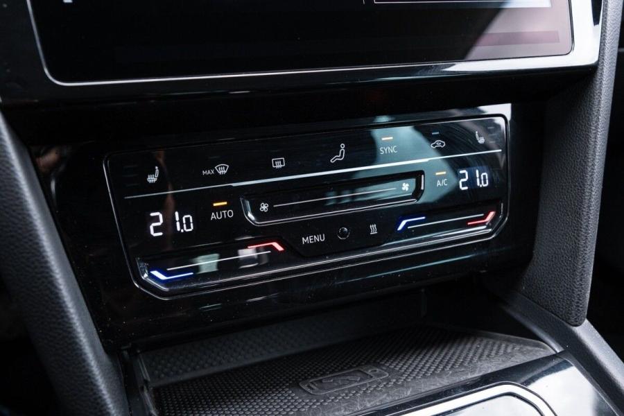 Brūns Volkswagen Passat 2023 Jelgava, ar dzinēja tilpumu 2.00 L un nobraukumu 145 tūkst. km par 25650 €, foto 19 vietnē AUTOMOTO.COM.LV