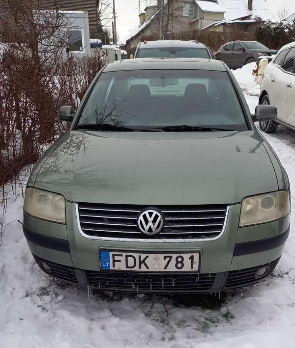 Green Volkswagen Passat 2001 in Kaunas, with an engine capacity of 1.90 L and mileage of 288 thousand km for 1180 €, photo 2 on AUTOMOTO.COM.LV
