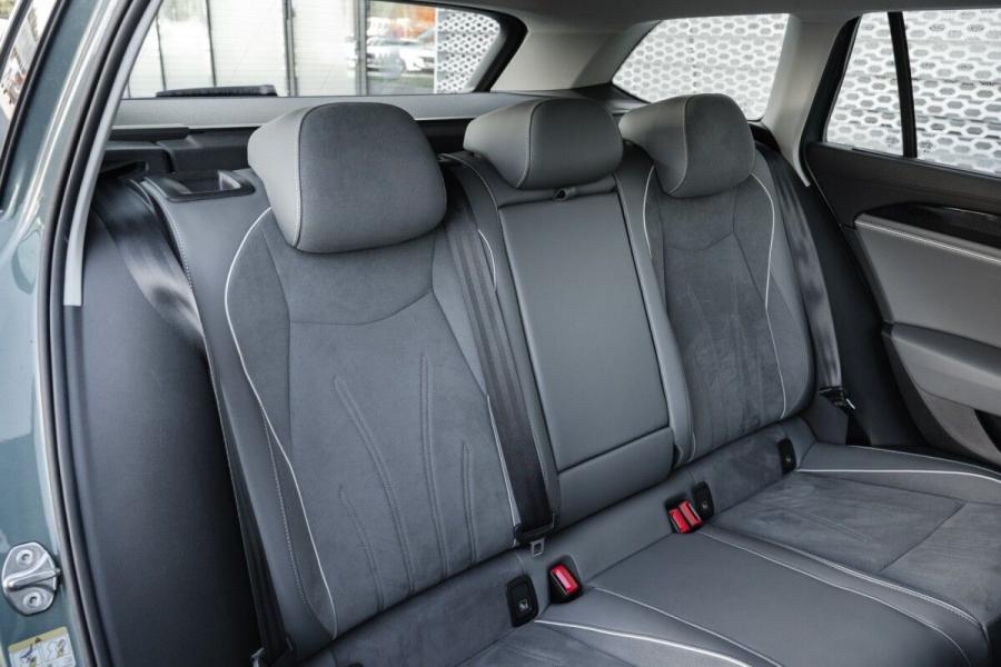 Zaļš Volkswagen Passat 2024 Mārupe, ar dzinēja tilpumu 1.50 L un nobraukumu 61 tūkst. km par 29900 €, foto 32 vietnē AUTOMOTO.COM.LV