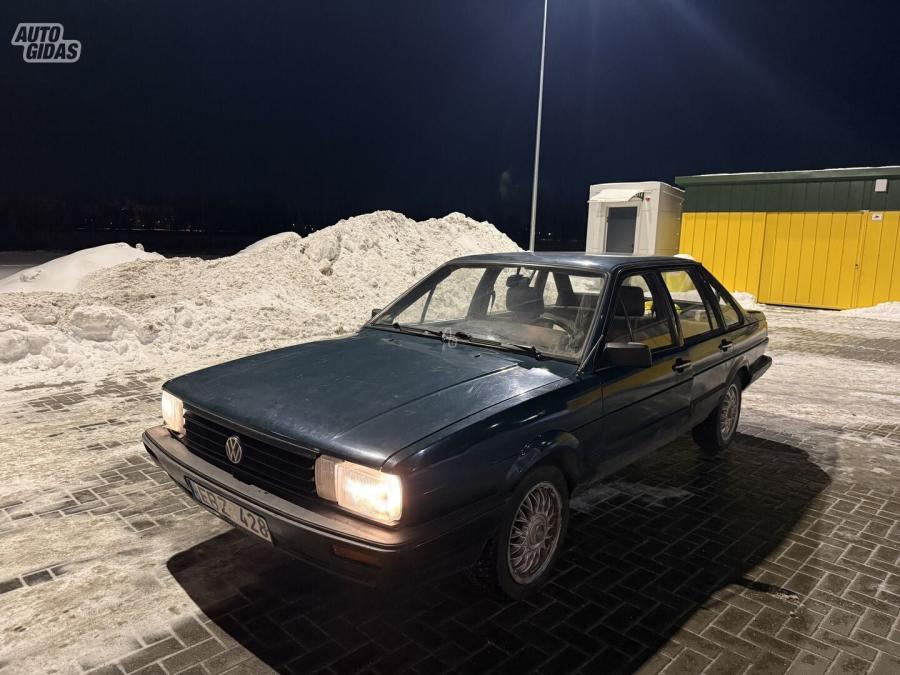 Zaļš Volkswagen Passat 1987 Klaipėda, ar dzinēja tilpumu 1.60 L un nobraukumu 420 tūkst. km par 1300 €, foto 1 vietnē AUTOMOTO.COM.LV