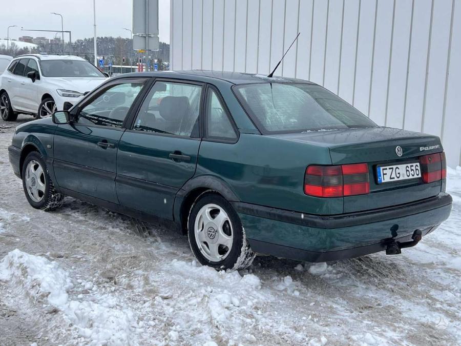 Zaļš Volkswagen Passat 1996 Viļņa, ar dzinēja tilpumu 1.90 L un nobraukumu 227 tūkst. km par 850 €, foto 3 vietnē AUTOMOTO.COM.LV
