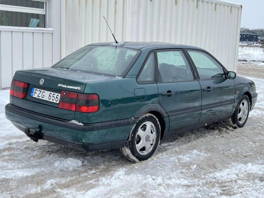 Zaļš Volkswagen Passat 1996 Viļņa, ar dzinēja tilpumu 1.90 L un nobraukumu 227 tūkst. km par 850 €, foto 4 vietnē AUTOMOTO.COM.LV