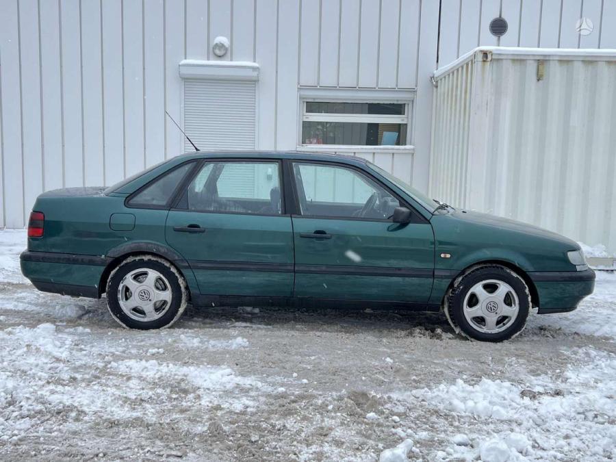 Zaļš Volkswagen Passat 1996 Viļņa, ar dzinēja tilpumu 1.90 L un nobraukumu 227 tūkst. km par 850 €, foto 6 vietnē AUTOMOTO.COM.LV