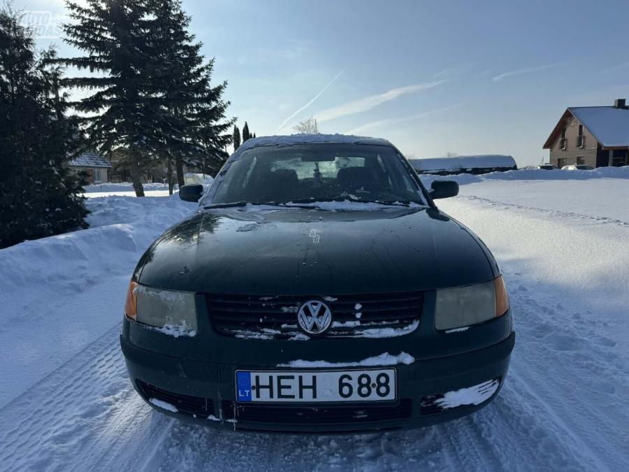 Zaļš Volkswagen Passat 1996 Panevēža, ar dzinēja tilpumu 1.90 L un nobraukumu 272 tūkst. km par 555 €, foto 1 vietnē AUTOMOTO.COM.LV