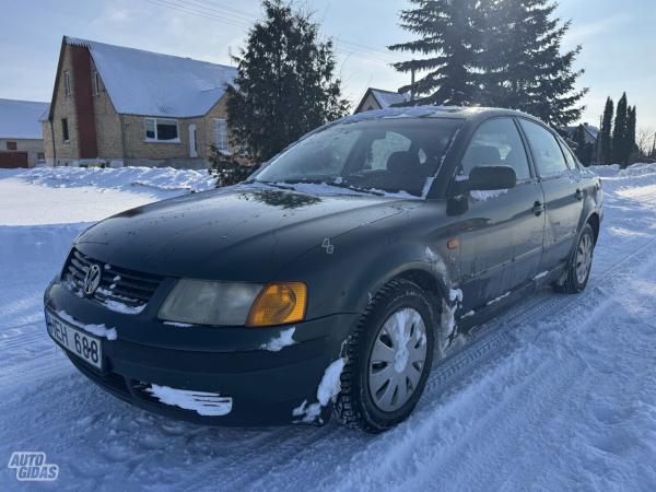 Green Volkswagen Passat 1997 in Panevezys, with an engine capacity of 1.90 L and mileage of 272 thousand km for 550 €, photo 1 on AUTOMOTO.COM.LV
